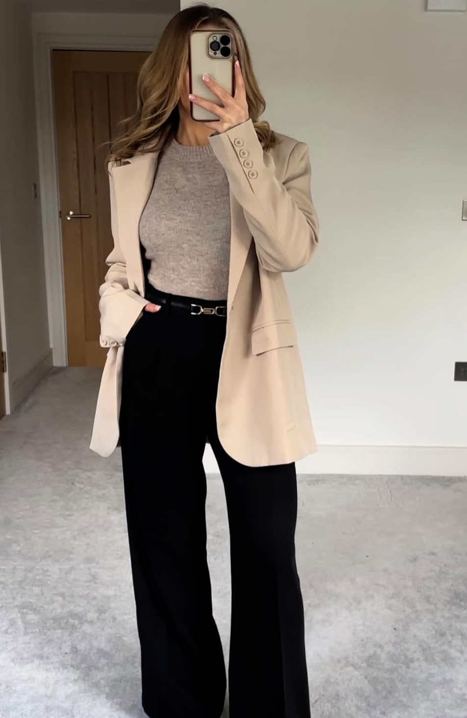 20 Casual Work Outfits with Sneakers for a Chic Look! – stylinbyvish.com